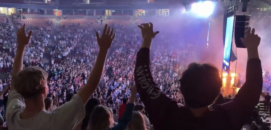 Revival continues in colleges across America | God Reports